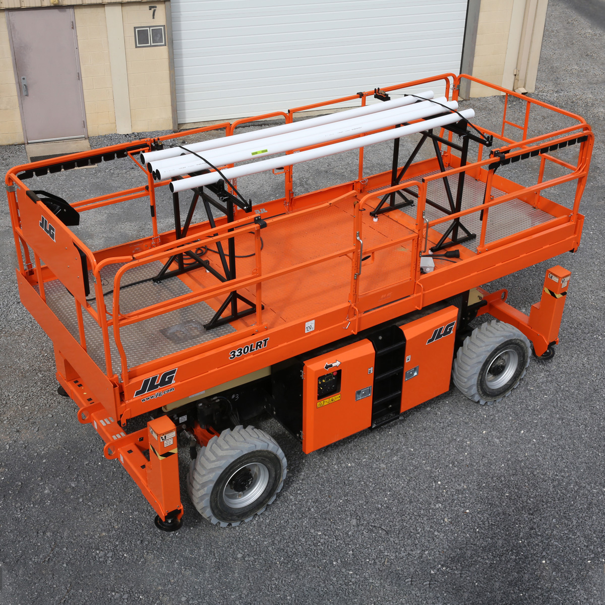 JLG Introduces Racks to Transfer Material on Scissorlifts | Rental ...