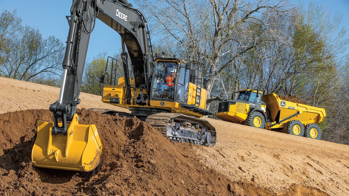 John Deere Expands SmartGrade Excavator Lineup With 470G Model | Rental ...