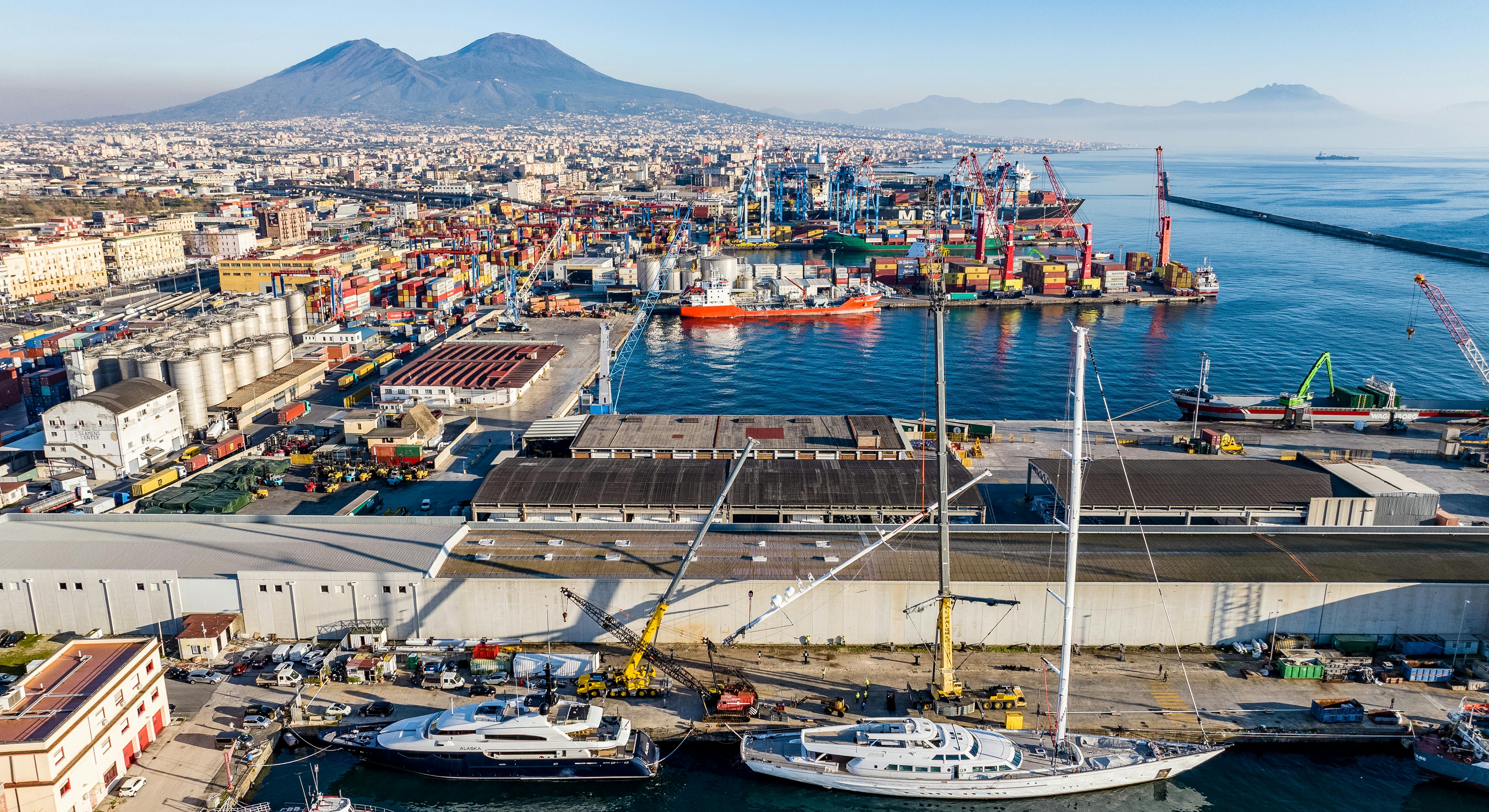 Italian Lift Company, Palumbo Heavy Lift, Uses Two Grove All-Terrain ...